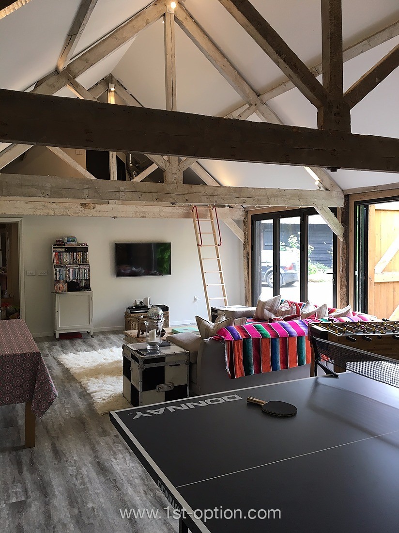 Chapel Farm | Shoot Location Berkshire | 1st Option